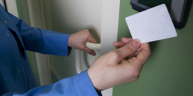 Benefits of Adding a Smart Card Reader to Your School Safety Plan